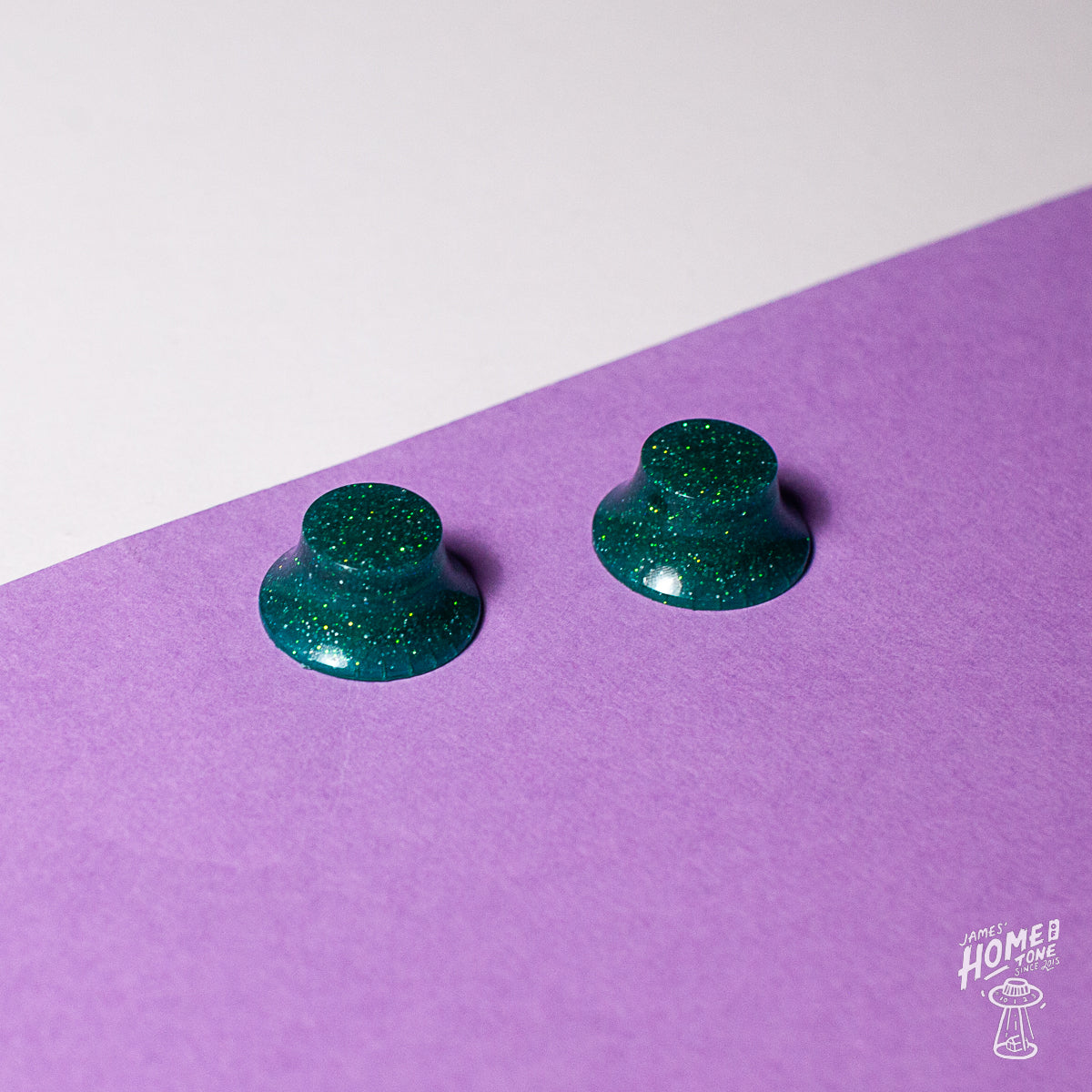 Knob Head custom - Green sparkle 'bell' control knob duo – James' Home ...